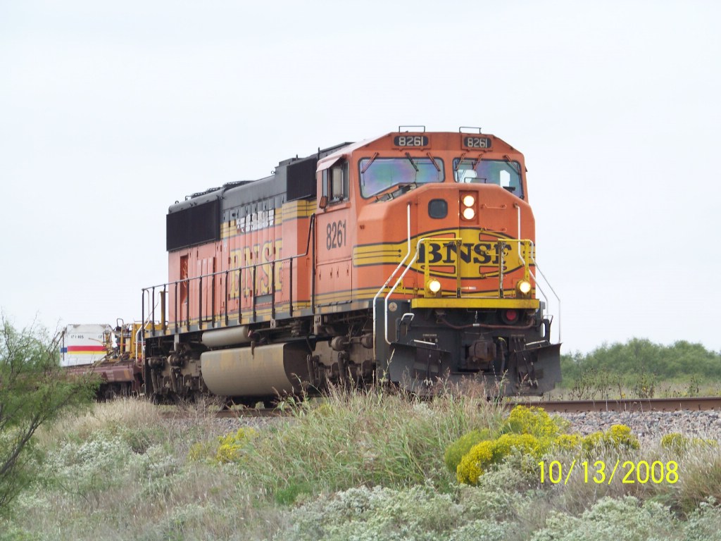 BNSF SD75M 8261